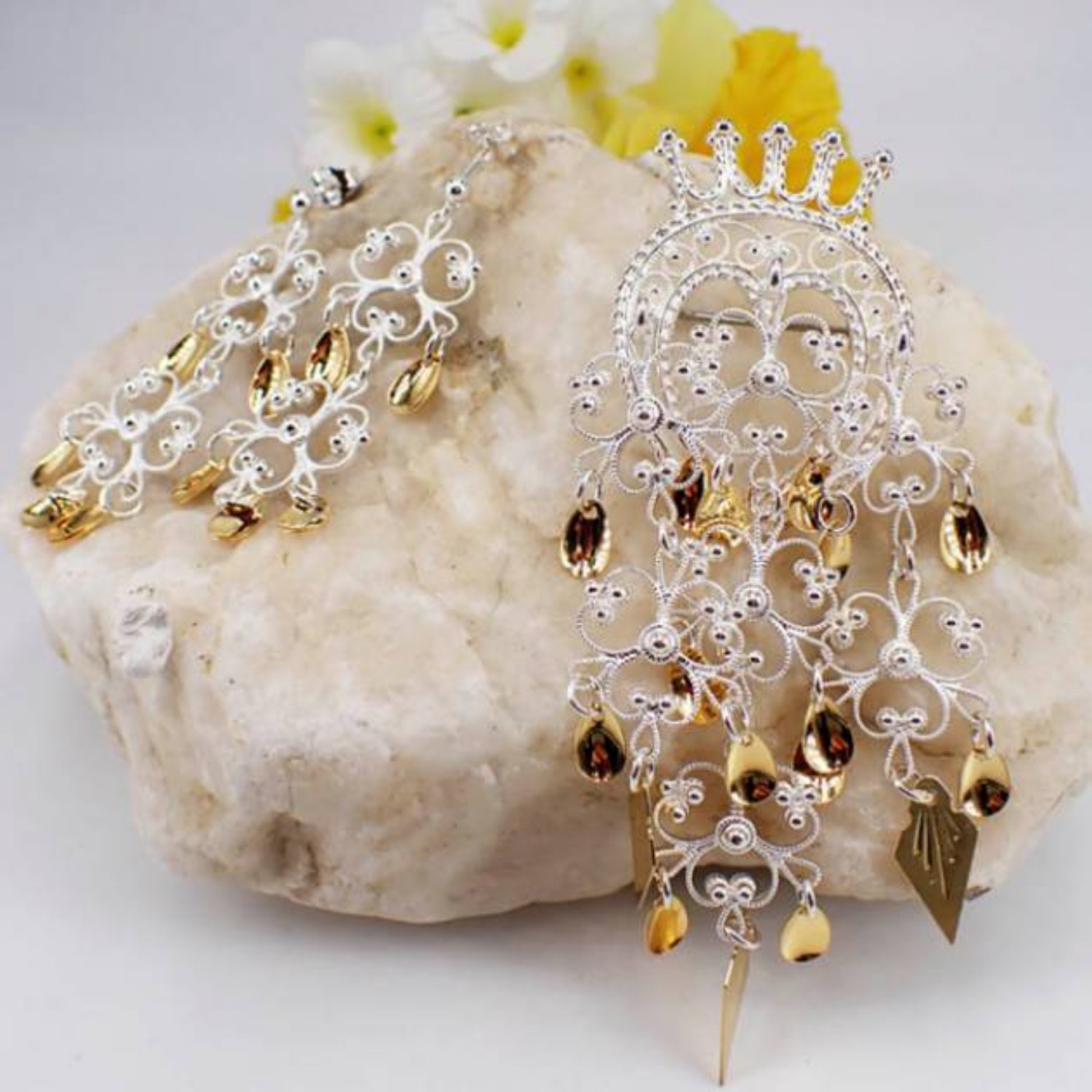 Solje (brosje) med vridde blader, sølv/forgylt | Ole Aas