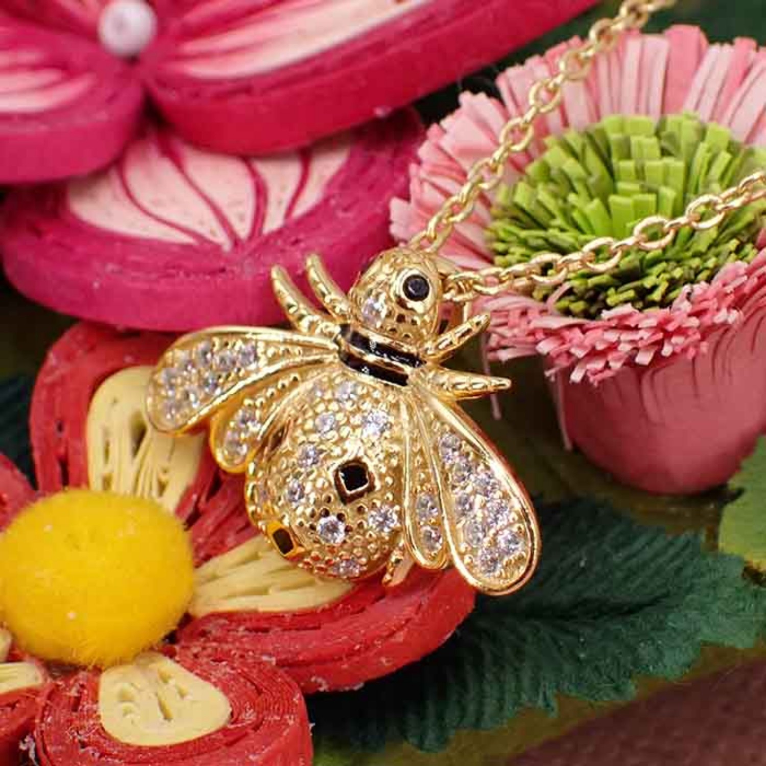 Redd en bie smykke | Ole Aas