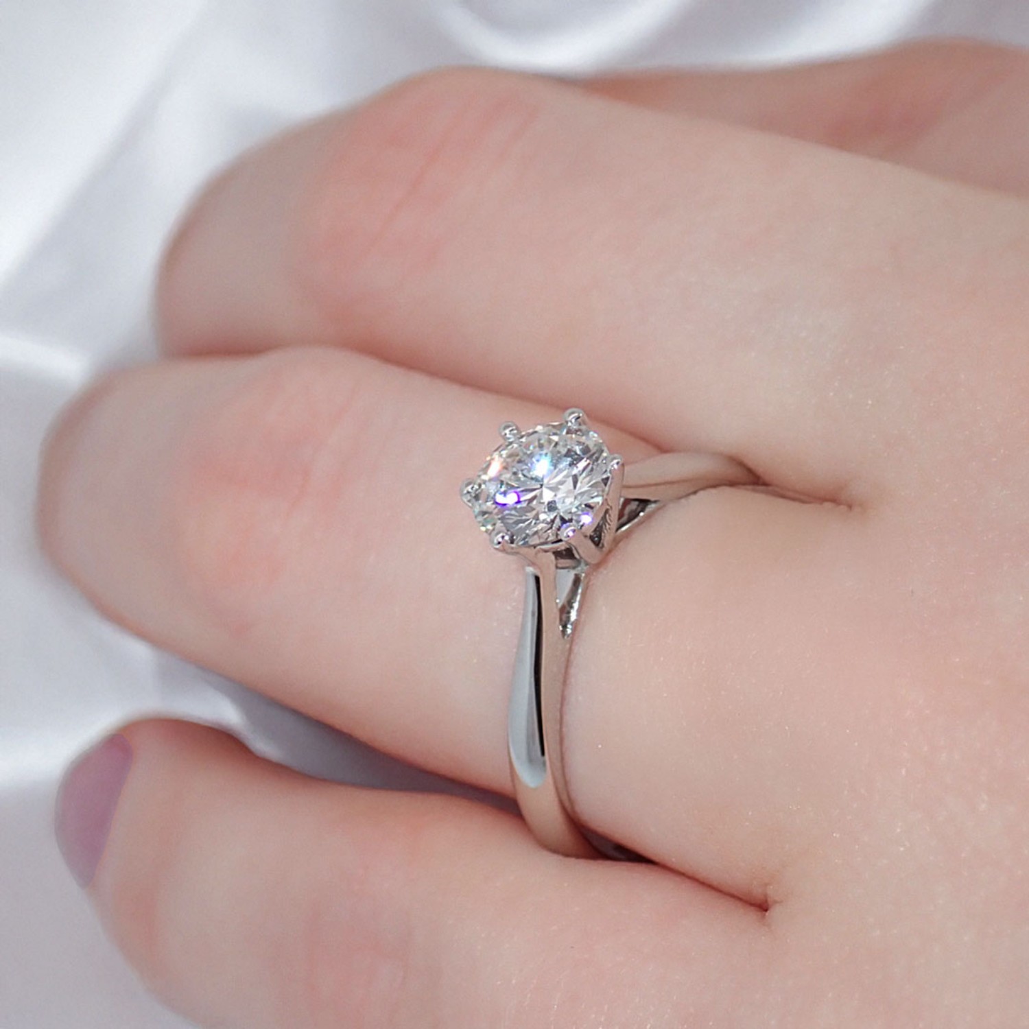 Forlovelsesring med lab grown diamant 1,00 ct River (E) - VS2. Leticia | Ole Aas