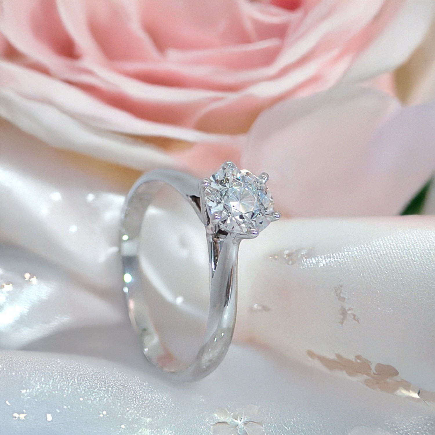 Forlovelsesring med lab grown diamant 1,00 ct River (E) - VS2. Leticia | Ole Aas