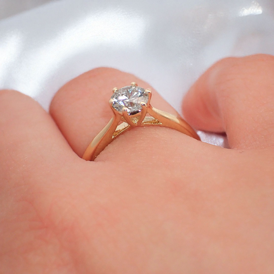 Forlovelsesring med lab grown diamant 0,73 ct River (E) - VS2. Leticia | Ole Aas